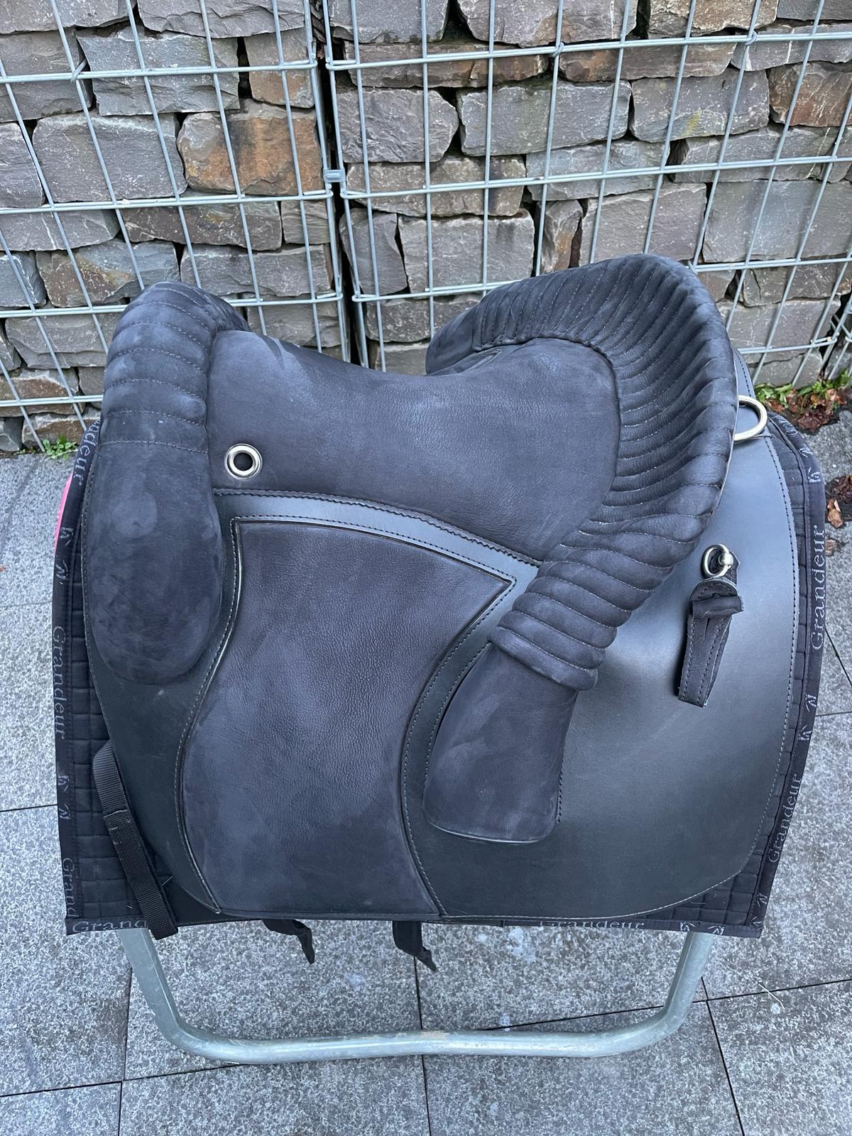 Hochwertige Pferdesättel & Pferdezubehör – Pferdesattel Shop